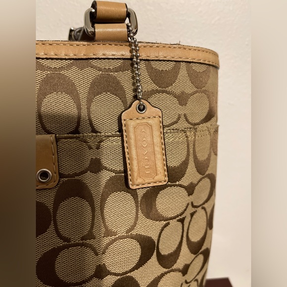 Coach | Bags | Coach Signature Canvas Bag | Poshmark
